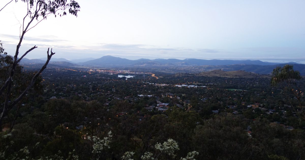 Australian Hiker | Mount Taylor ACT (3.8 km)